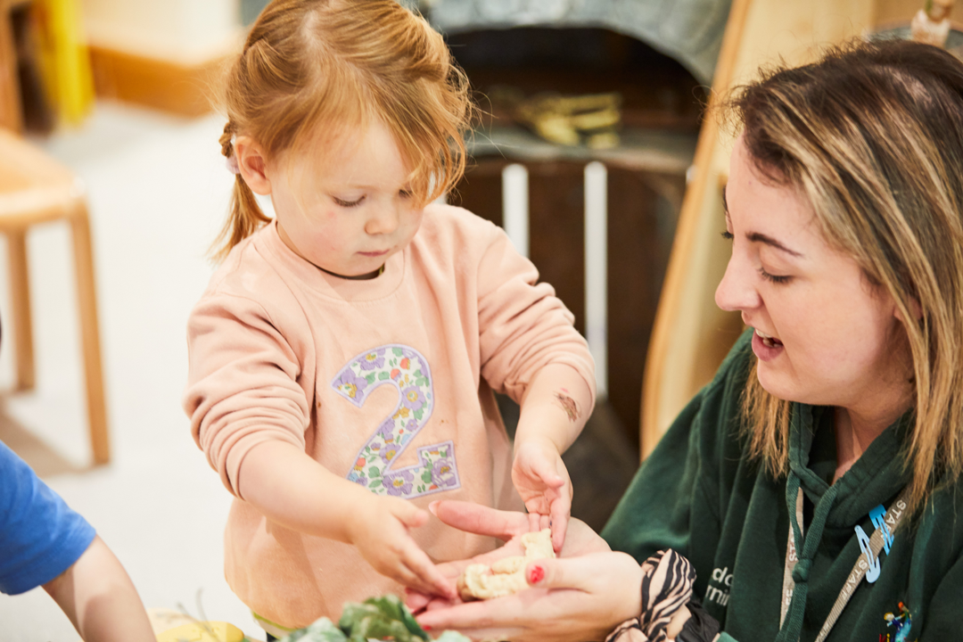 Indoor Activities for Toddlers (Guide)